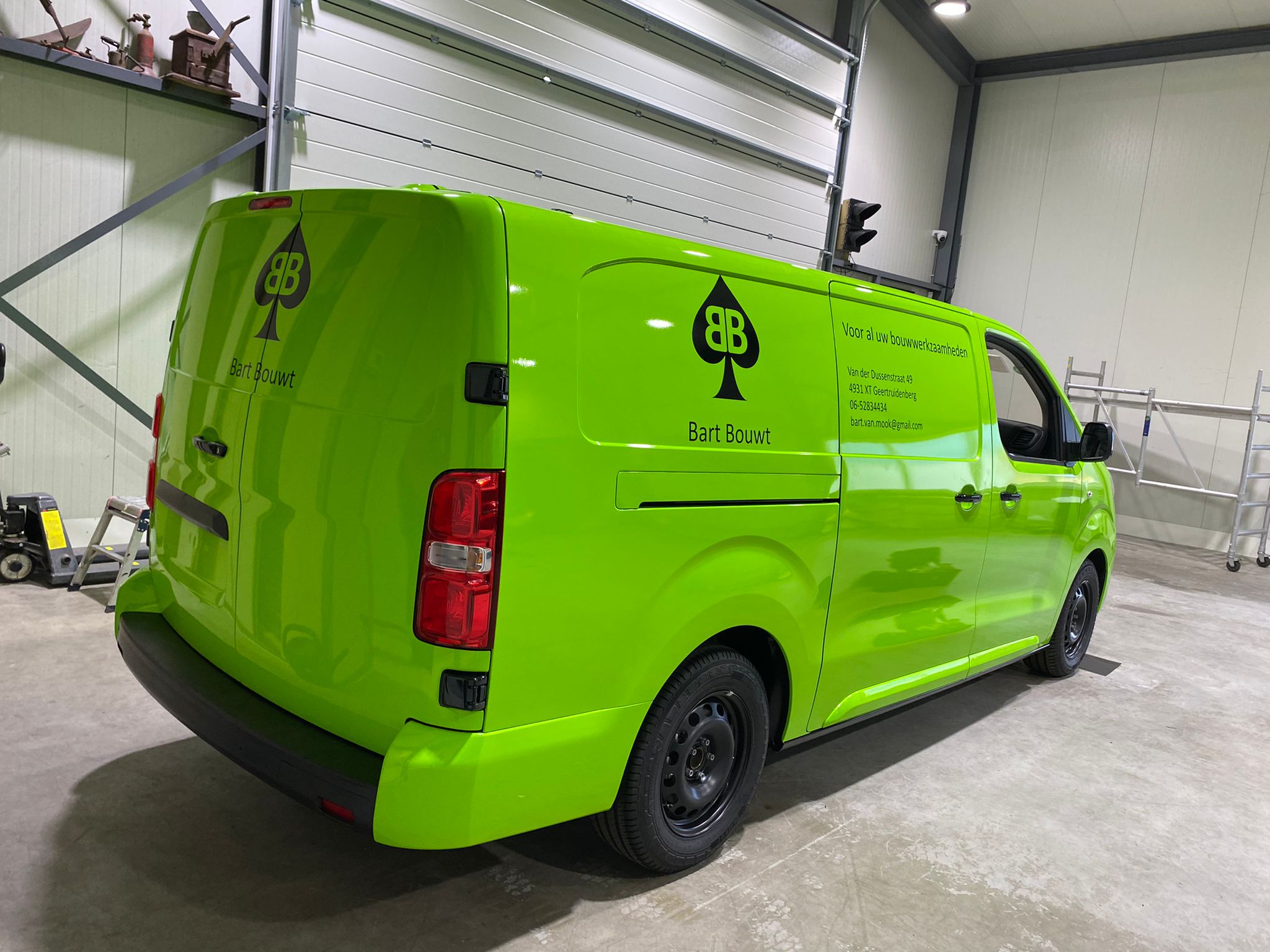 Bart Bouwt bedrijfswagen wrap met belettering | Trim-Line