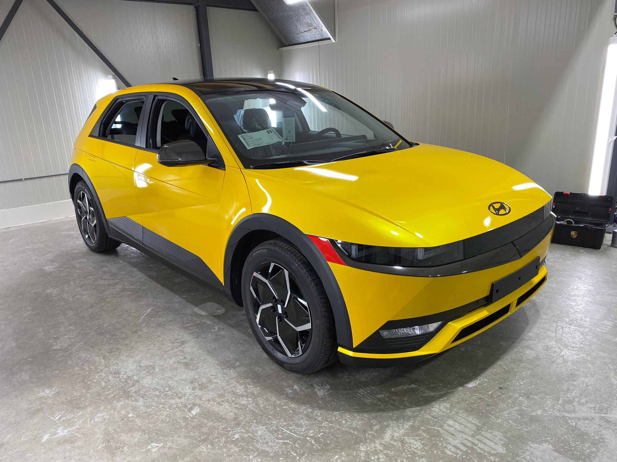 Hyundai Ionic full-wrap met carbon | Trim-Line Zevenbergen