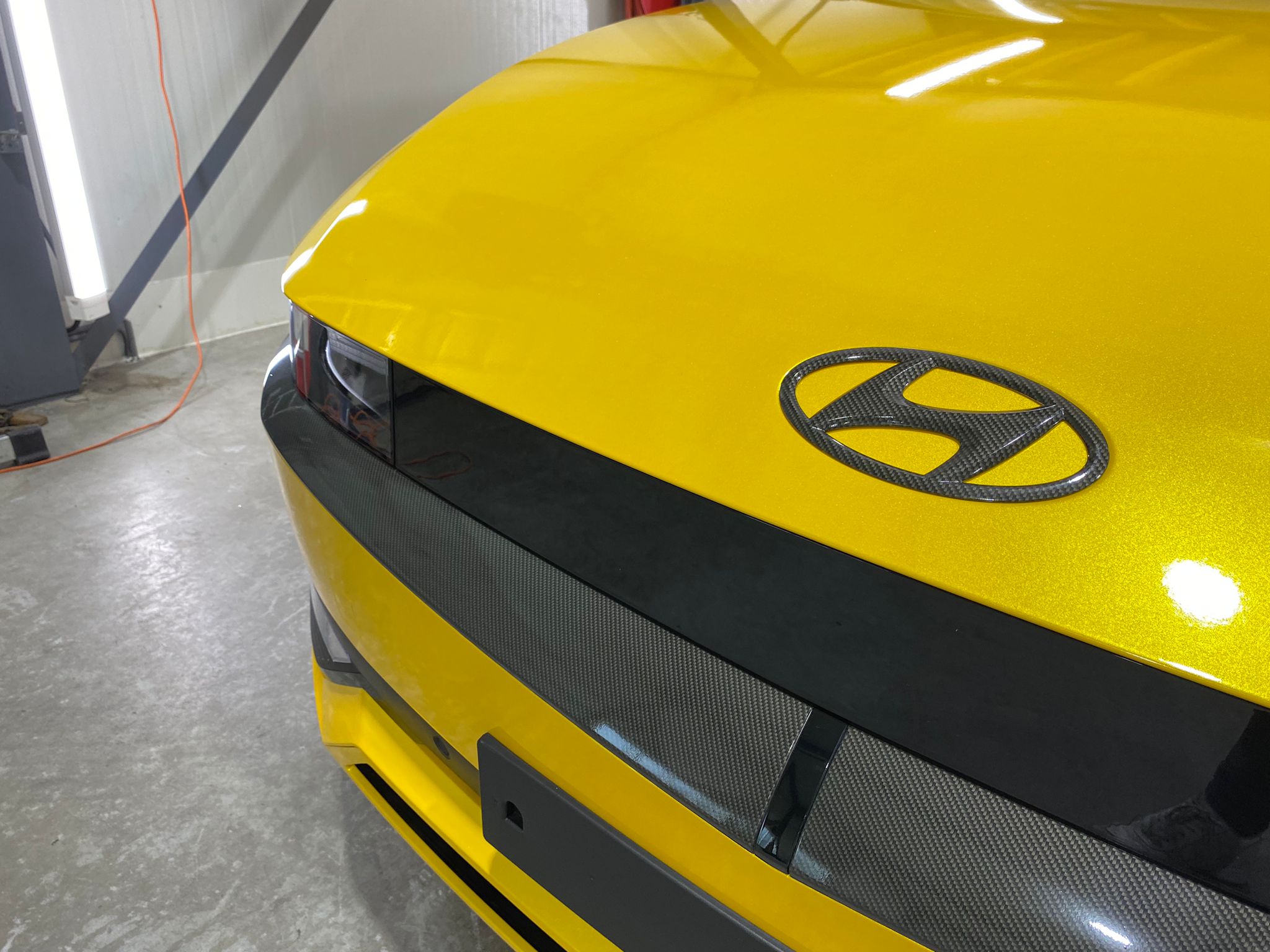 Hyundai Ionic full-wrap met carbon | Trim-Line Zevenbergen